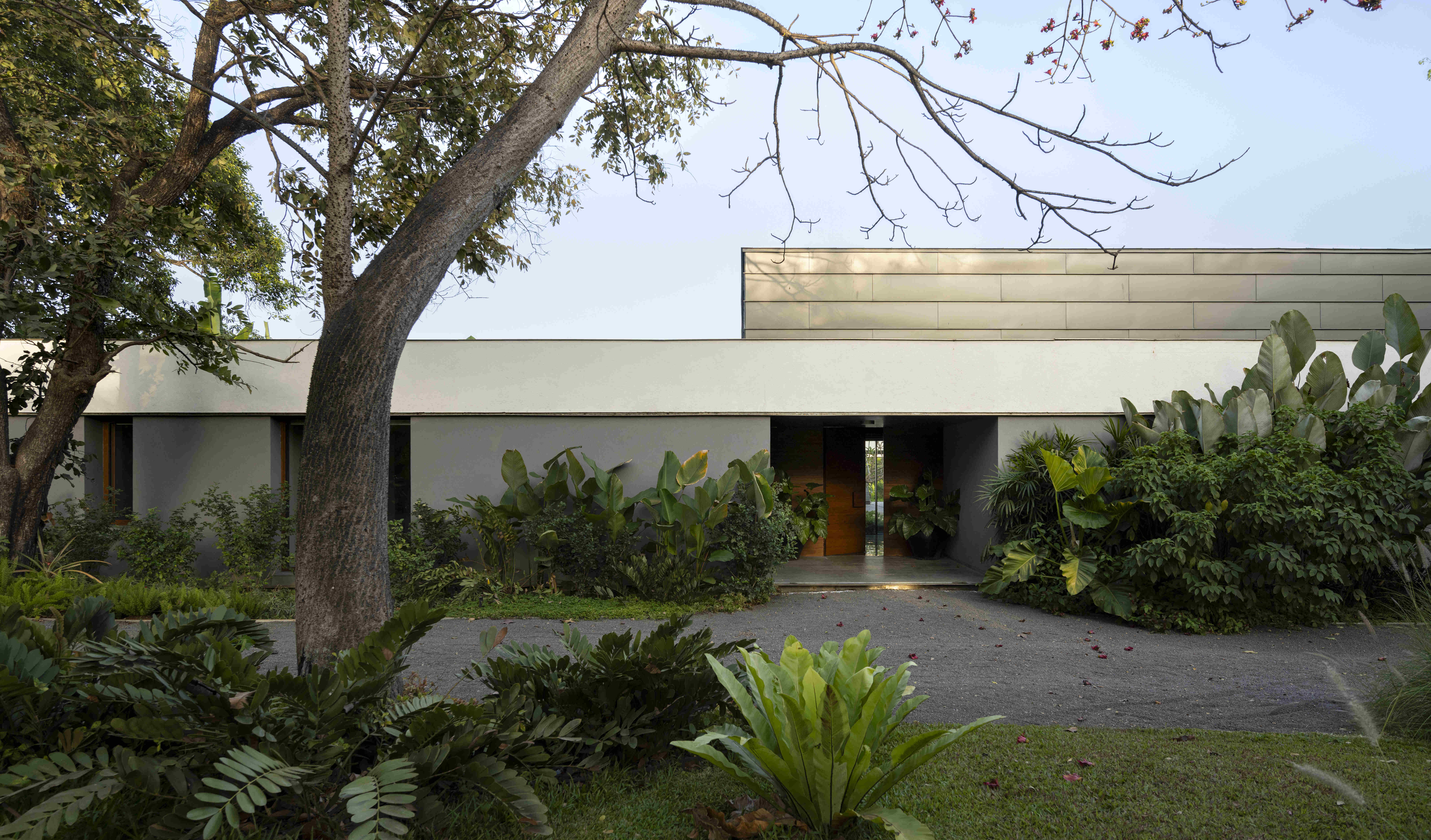House with Multiple Courtyards | RMA Architects
